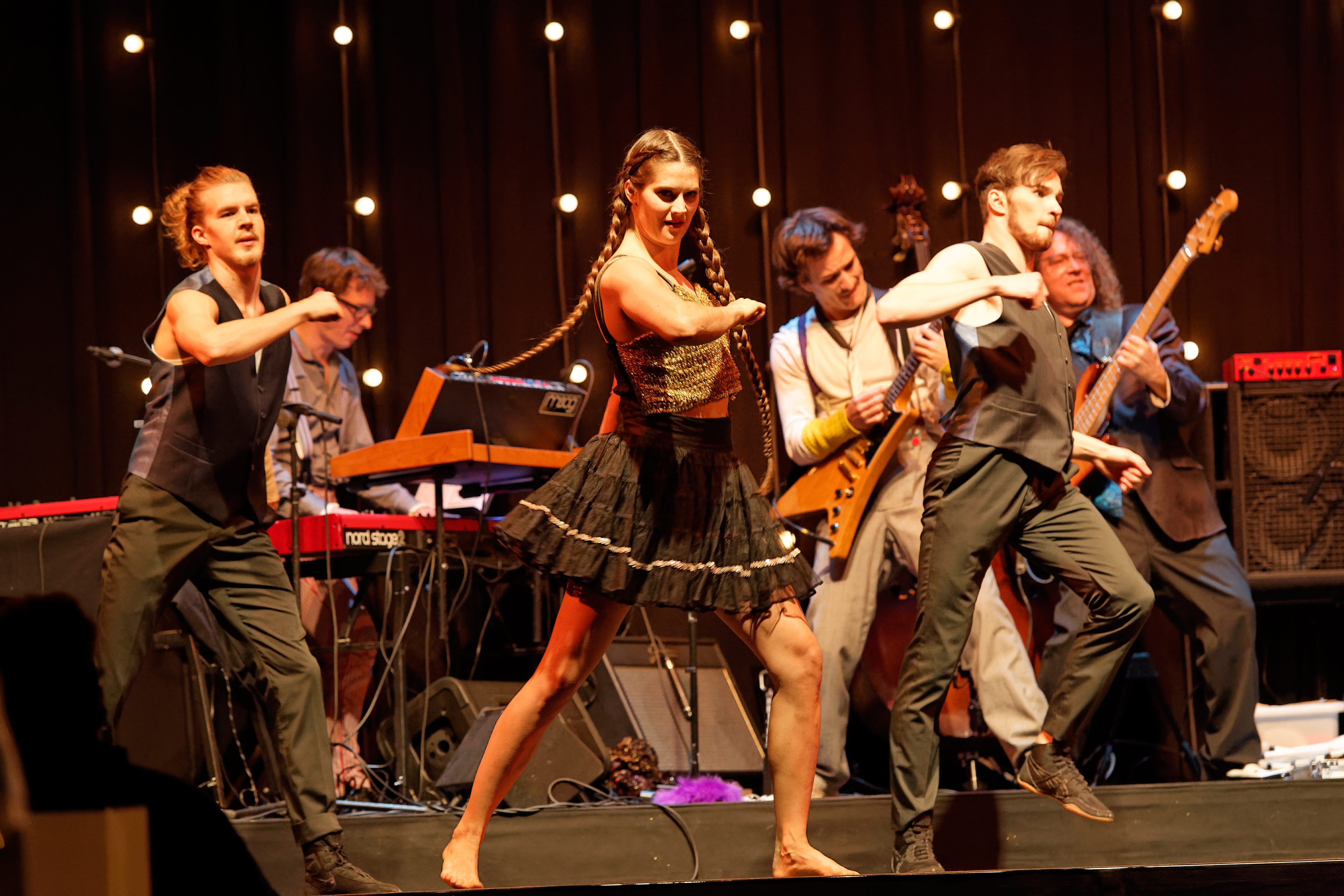 Monti's Variété - Laura Lippert