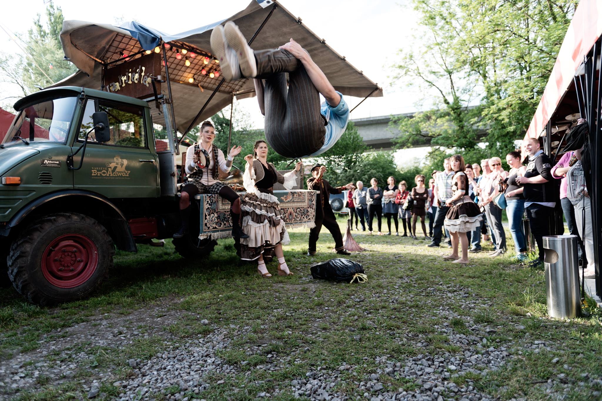 Broadway Variété "La Strasse" - Laura Lippert